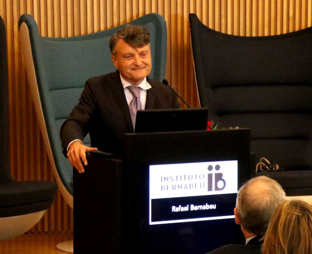Dr Bernabeu trata la innovación en la gestión privada
